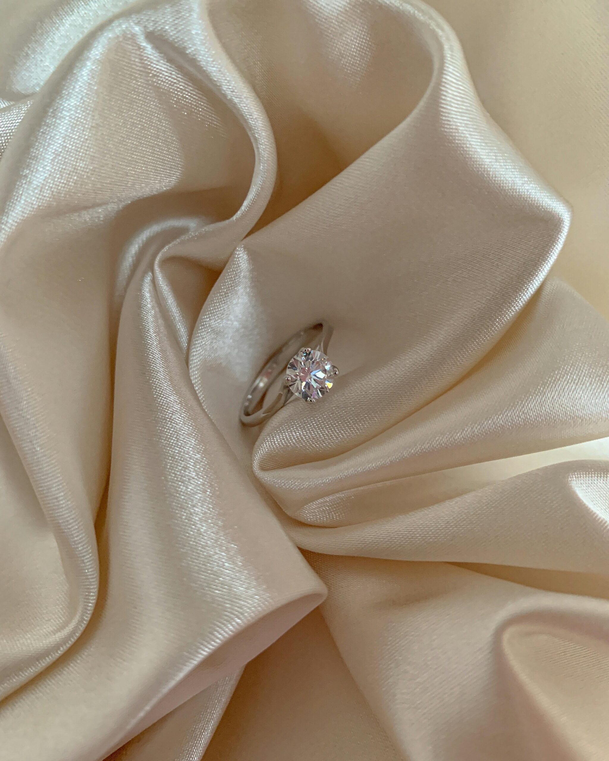 Easy Tips to Buying Manufactured Diamonds - Mintly
